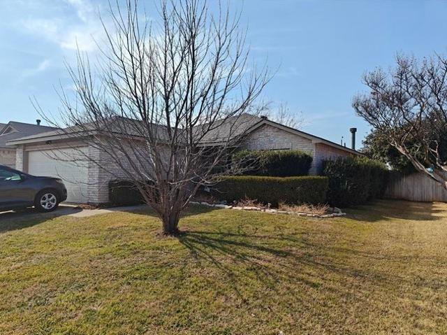 8720 Cove Meadow Ln, Fort Worth, TX 76123