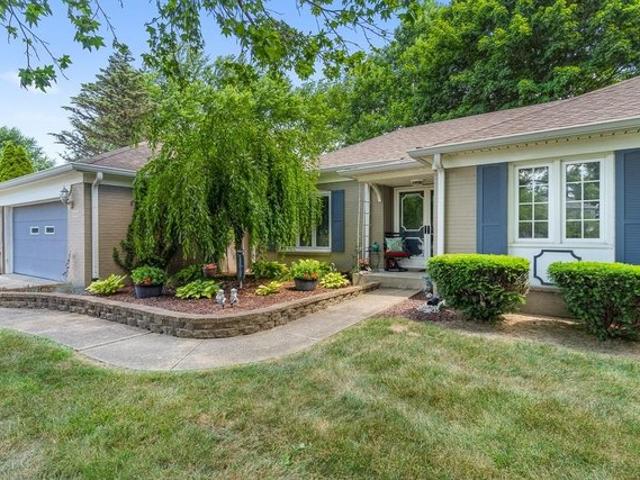 8720 Ellington Dr, Indianapolis, IN 46234