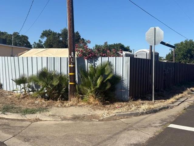 8720 Laird St, Patterson, CA 95363