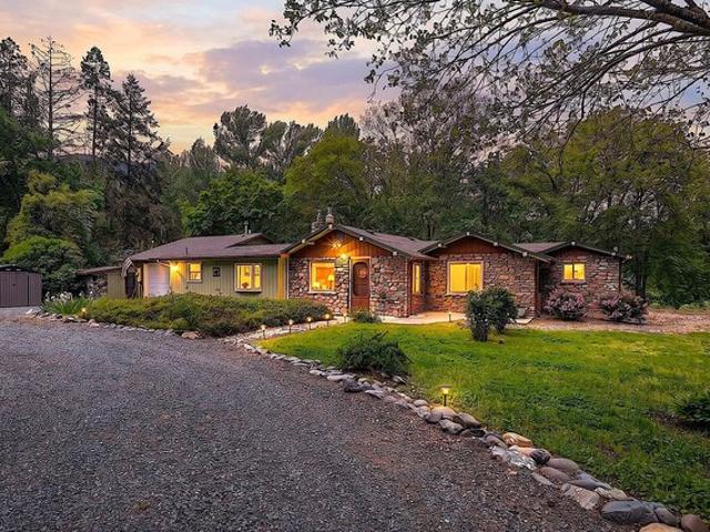 8720 Rogue River Hwy, Grants Pass, OR 97527