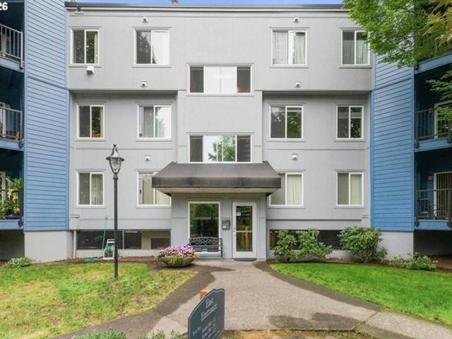 8720 SW Tualatin Rd Apt 210, Tualatin, OR 97062