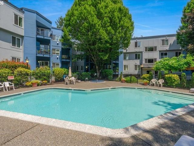 8720 SW Tualatin Rd Apt 303, Tualatin, OR 97062