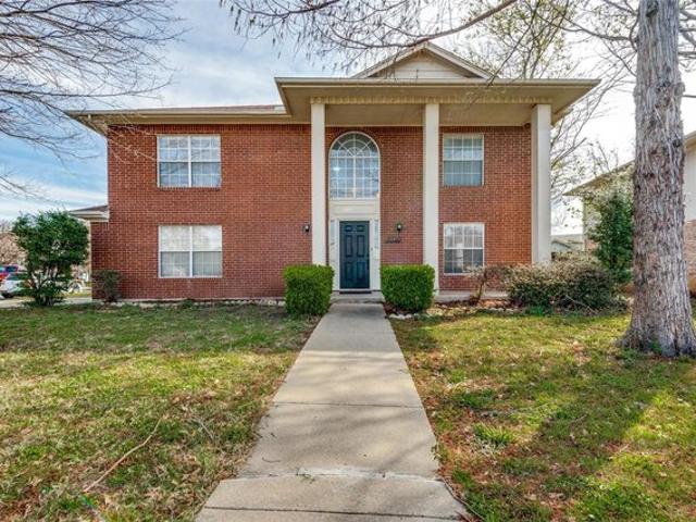 8720 Wind River Dr, Fort Worth, TX 76179