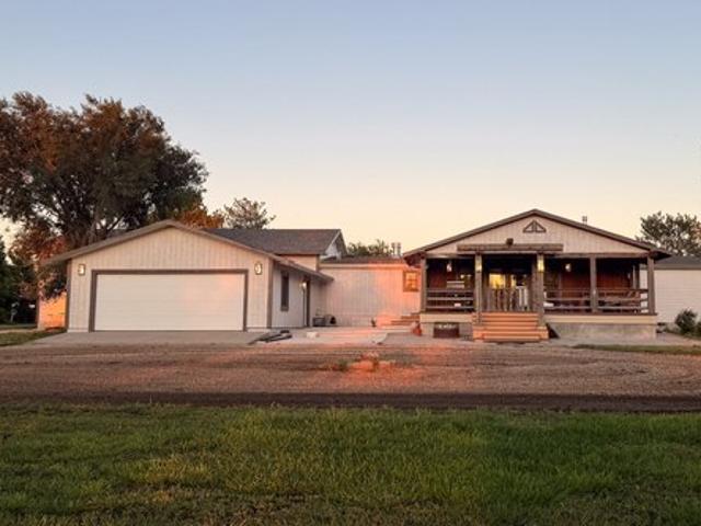 8722 N Road F, Ulysses, KS 67880