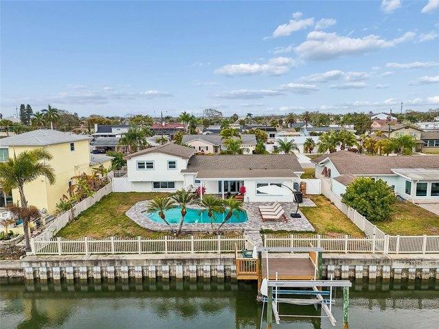 8722 Hickorywood Ln, Tampa, FL 33615