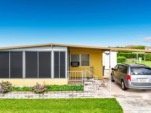 8723 28th Avenue Dr E, Palmetto, FL 34221