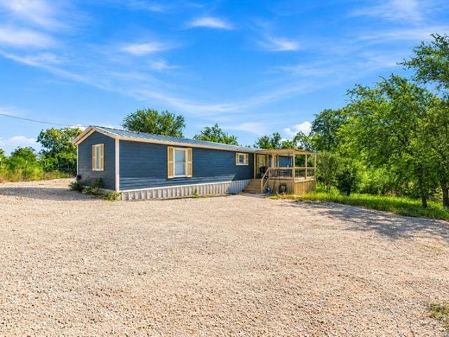 872 County Road 4511, Hondo, TX 78861