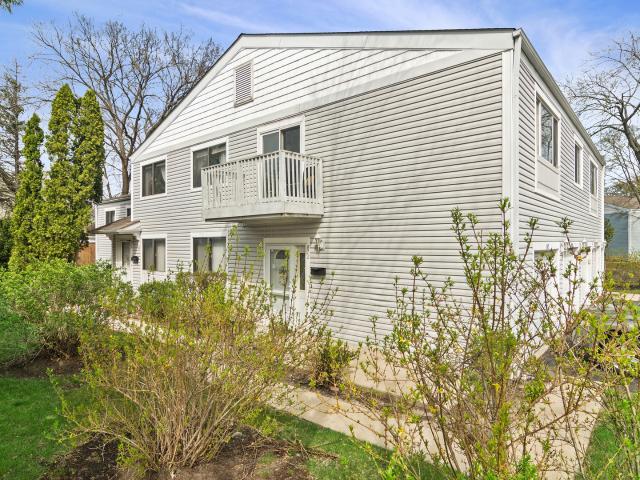 872 Cambridge Pl, Unit 126D, Wheeling, IL 60090 | MLS #12618 | Compass