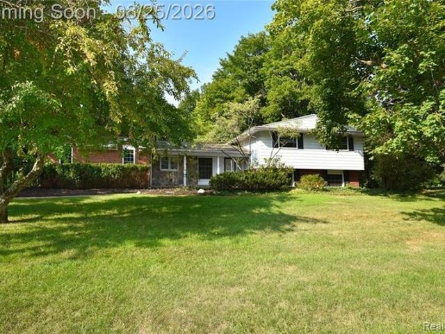 872 Dursley Rd, Bloomfield Township, MI 48304