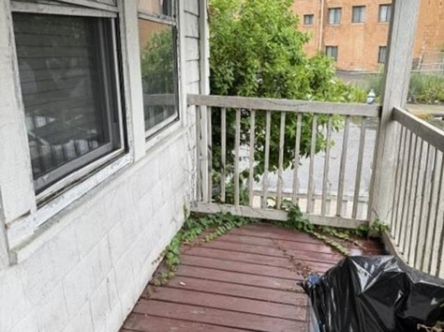 872 Lyons Ave