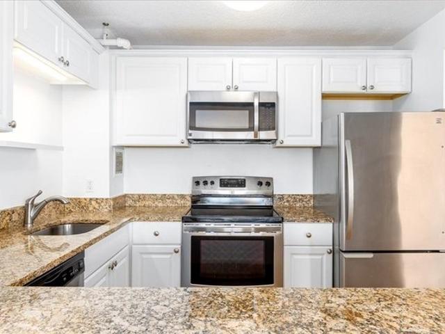872 Massachusetts Ave Apt 807, Cambridge, MA 02139