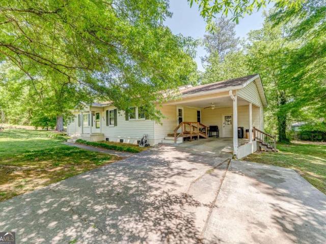 872 Warren Road NE
