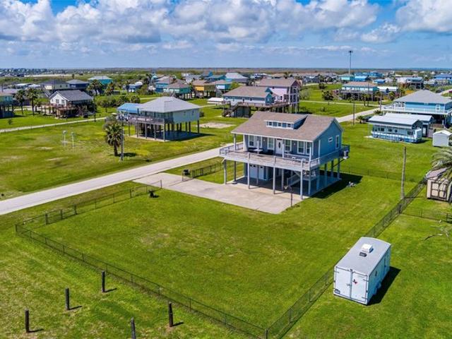 872O Neil Rd, Crystal Beach, TX 77650