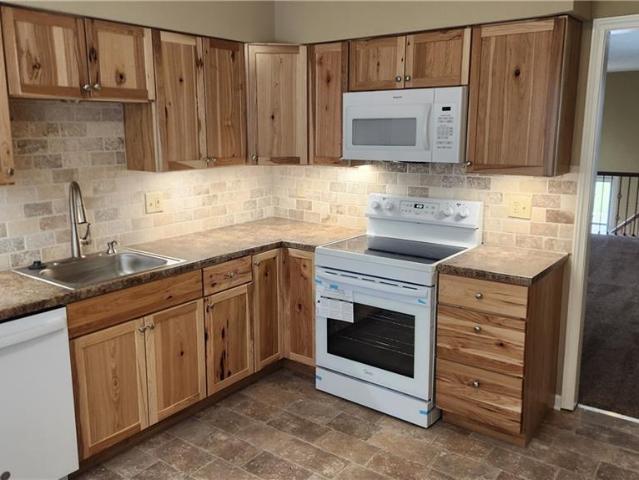 8736 N Hull Ave, Kansas City, MO 64154 | MLS #2608