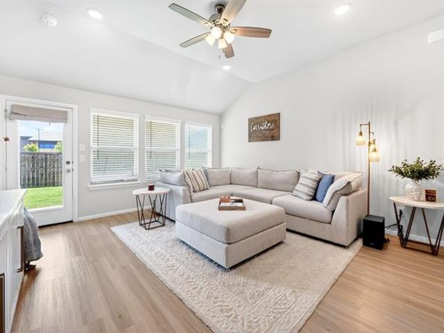 8736 Copper River Dr, Fort Worth, TX 76131