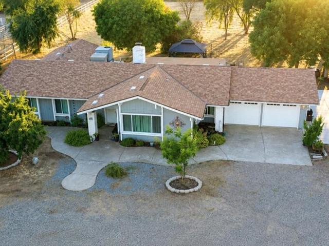8737 N Madsen Ave, Clovis, CA 93619