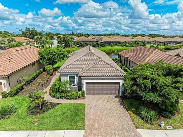 8737 Bellussi Dr, Sarasota, FL 34238