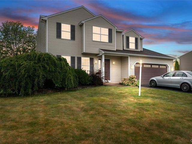 8739 Raulli Dr, Cicero, NY 13039