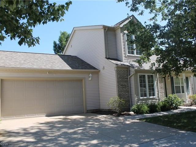 8739 Robinwood Ter, Macedonia, OH 44056