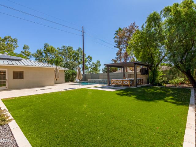 8731 E Minnezona Avenue