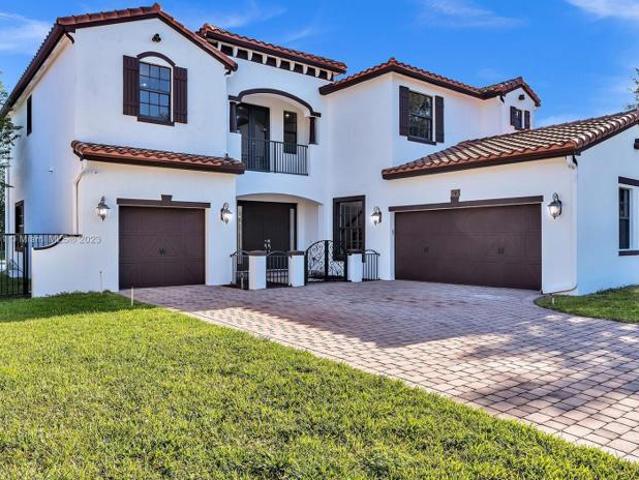 8731 41st St NW, Cooper City, FL 33024