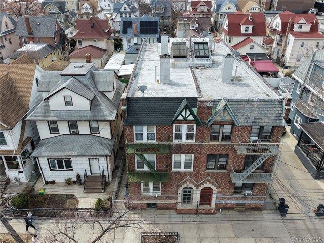 8732 th St, Richmond Hill, NY 11418