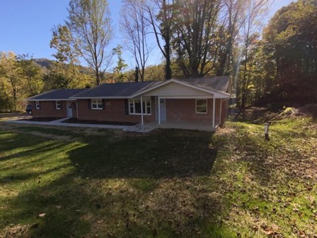 8733 Starlight Ln, Boones Mill, VA 24065