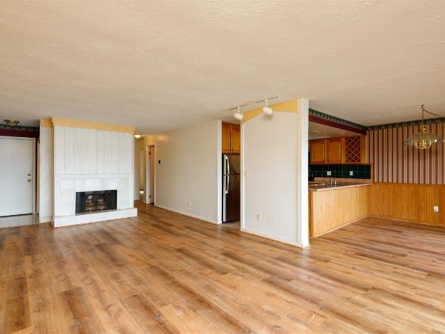 873 Cliffs Drive # 105