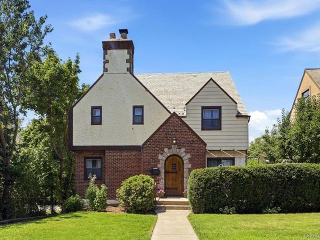 873 James St, Pelham, NY 10803