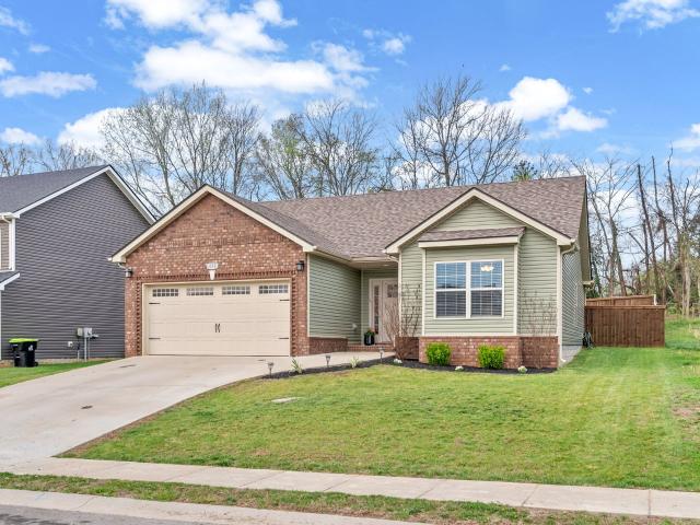 873 Lutz Ln