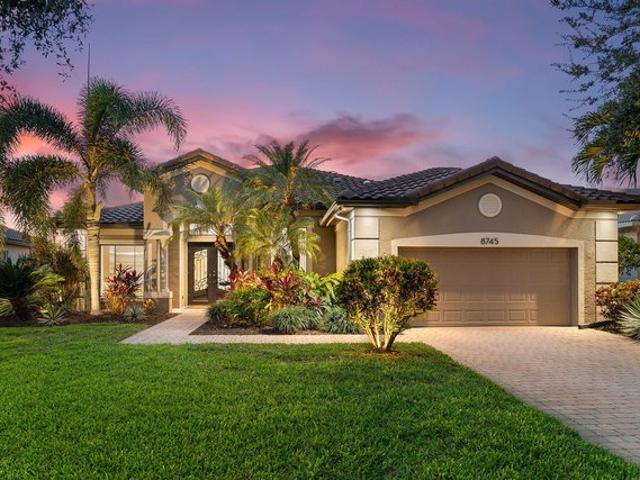 8745 Mustang Island Cir, Naples, FL 34113