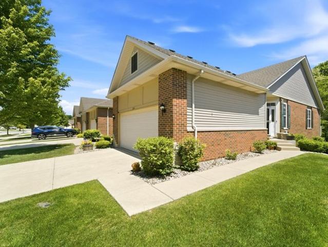 8745 Forest Glen Ct, Saint John, IN 46373