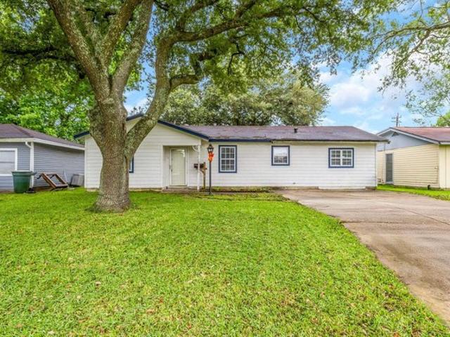 8745 Kimberly Dr, Beaumont, TX 77707