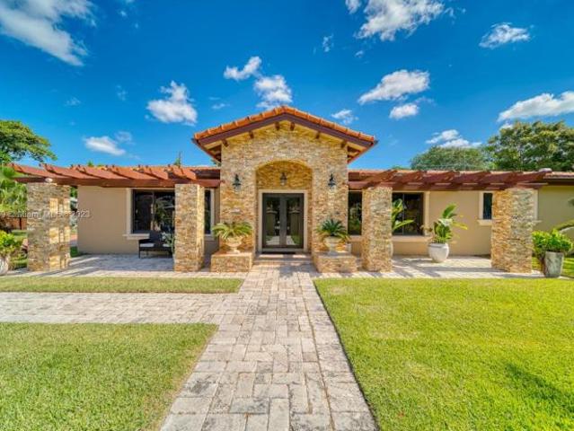 8745 144 St SW, Palmetto Bay, FL 33176