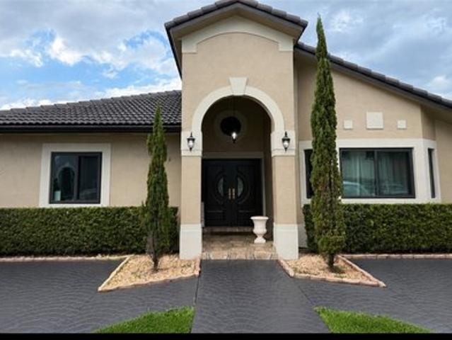 8741 NW 141st Ter, Miami Lakes, FL 33018