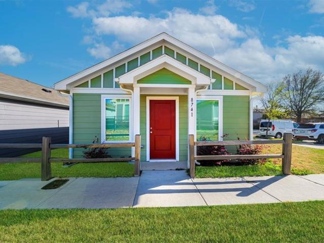 8741 Cottage Creek Dr, Fort Worth, TX 76123