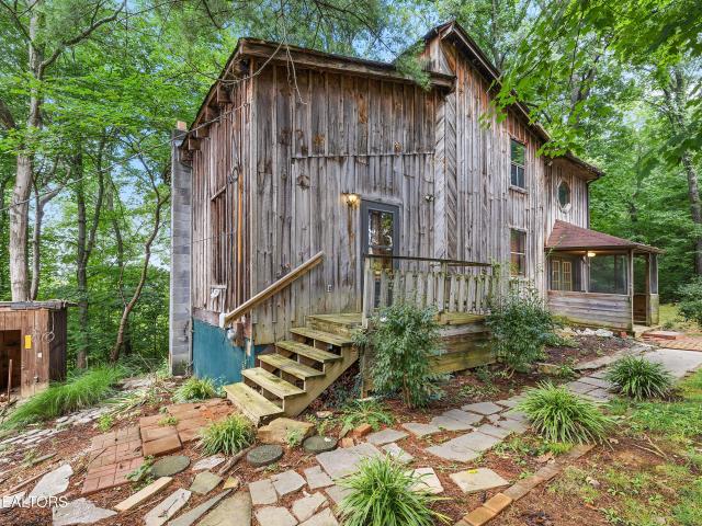 8742 Majors Rd