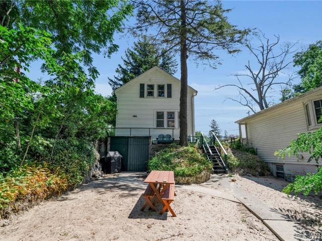 8742 Lake Shore Road