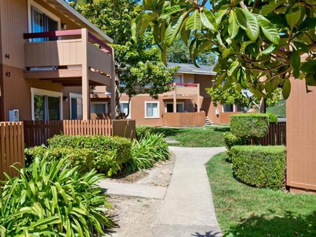 $874 / 1br REMODELED UPSTAIRS ONE BEDROOM