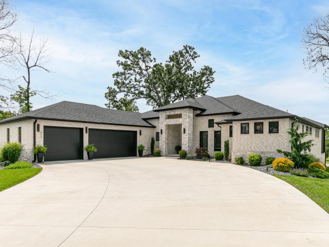 874 E Kenmare Court