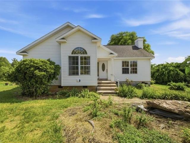 874 Hanks St, Traphill, NC 28685
