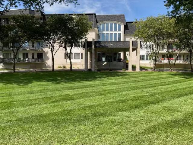 8750 Harrison Ave, Unit 213, Munster, IN 46321 MLS #827292