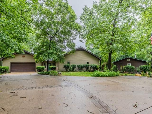 8750 Riverview Dr, Neosho, MO 64850