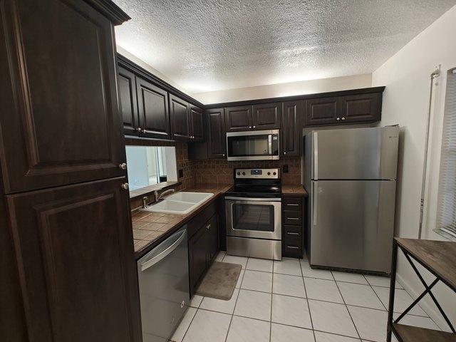 8750 Royal Palm Blvd Apt 111, Coral Springs, FL 33065