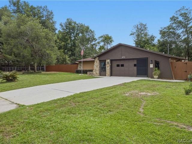 8751 N Amboy Dr, Citrus Springs, FL 34433