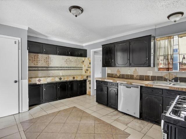 8752 Woodcastle Drive