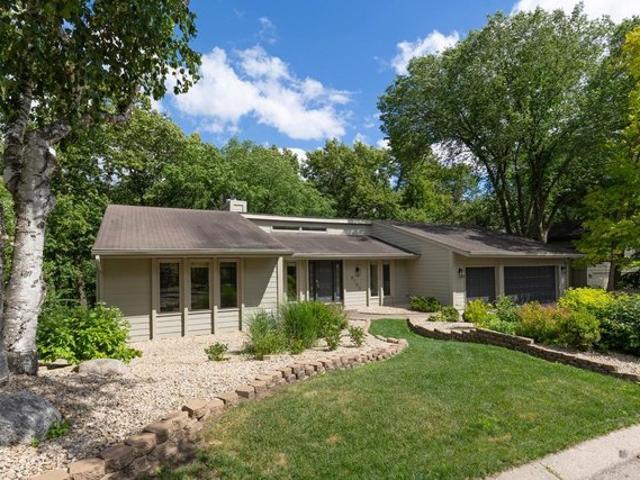 8753 Walton Oaks Dr, Bloomington, MN 55438