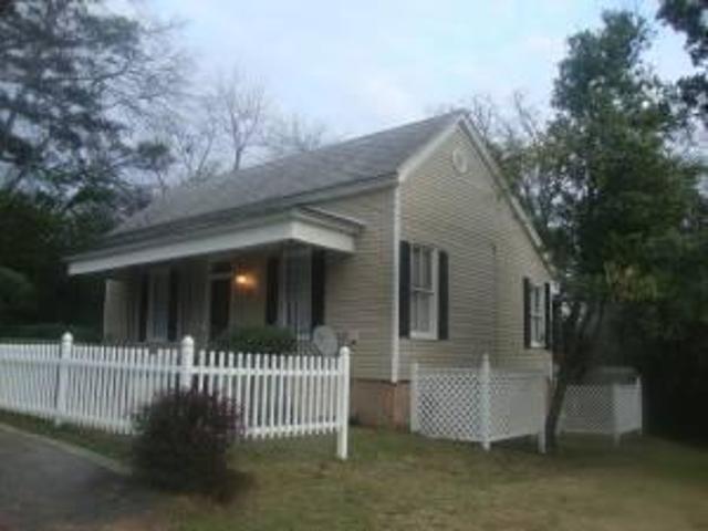 $875 / 3br 1800ft² Desirable Ridge Avenue Area