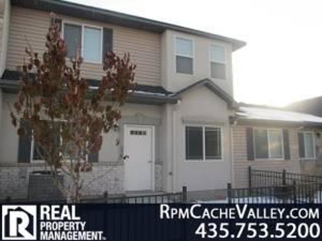 $875 / 1452ft² Beautiful 3 Bedroom Home Logan