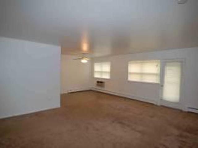 $875 / 1br Gateway Terrace New kitchen everything updated Quiet location Palmer Township map